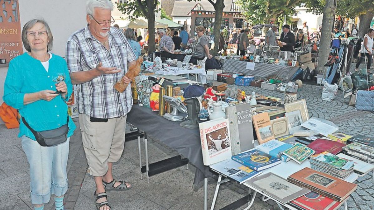 Flohmarkt am Rüdesheimer Marktbrunnen | Rheingau Echo