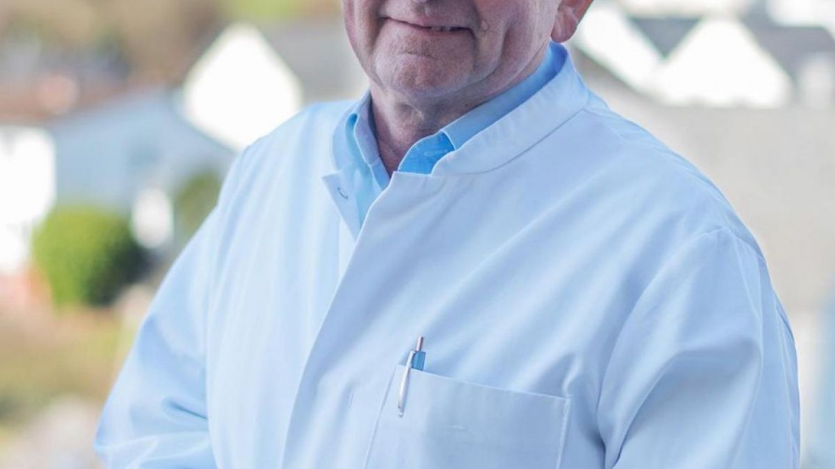 Dr. med. Paul Simons zurück im JoHo Rheingau | Rheingau Echo