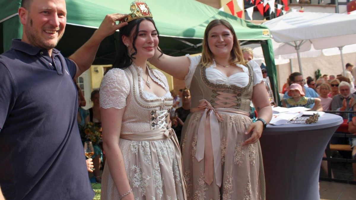Königin trägt vom Großvater gefertigte Krone | Rheingau Echo